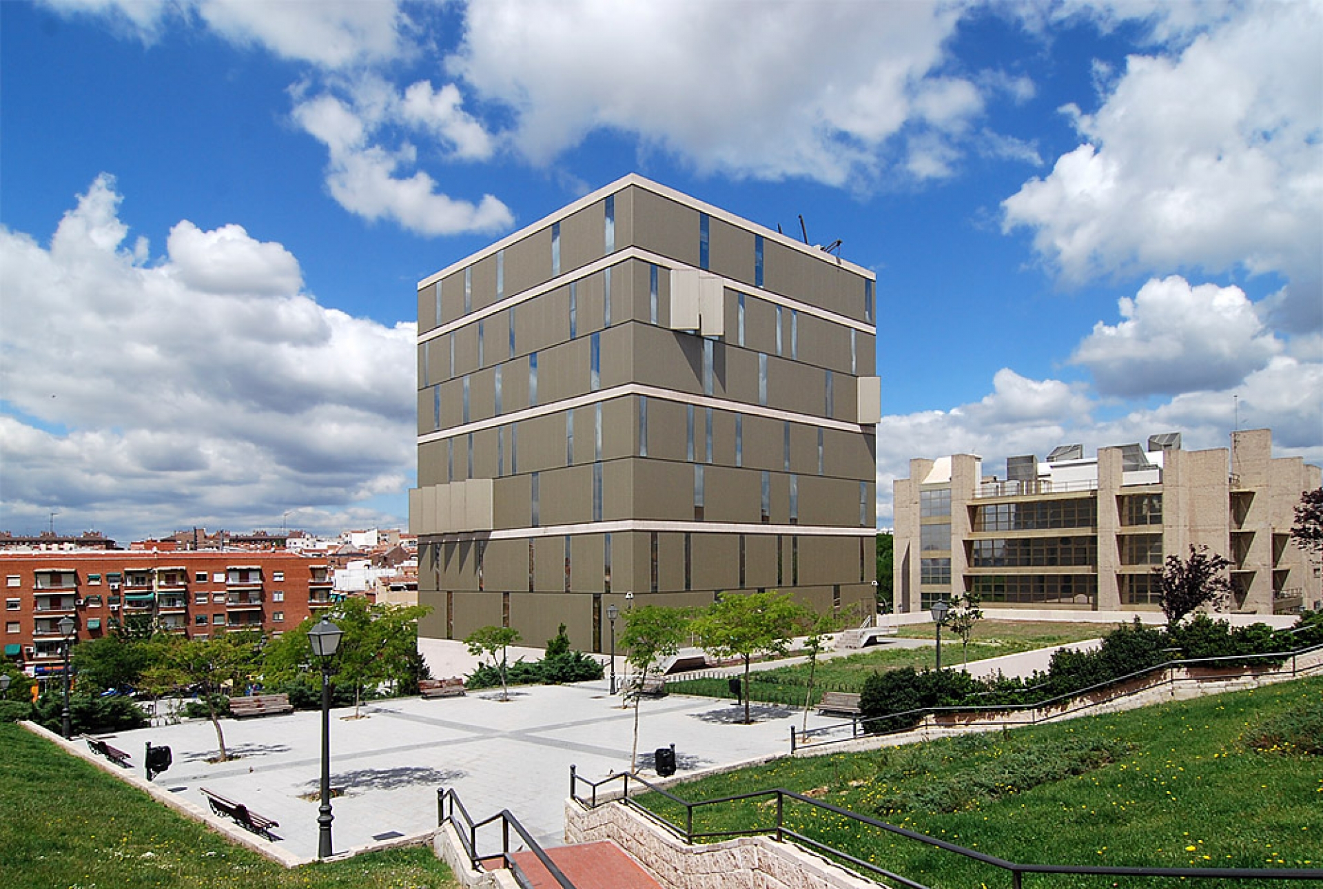 archiweb.cz - Usera public library José Hierro