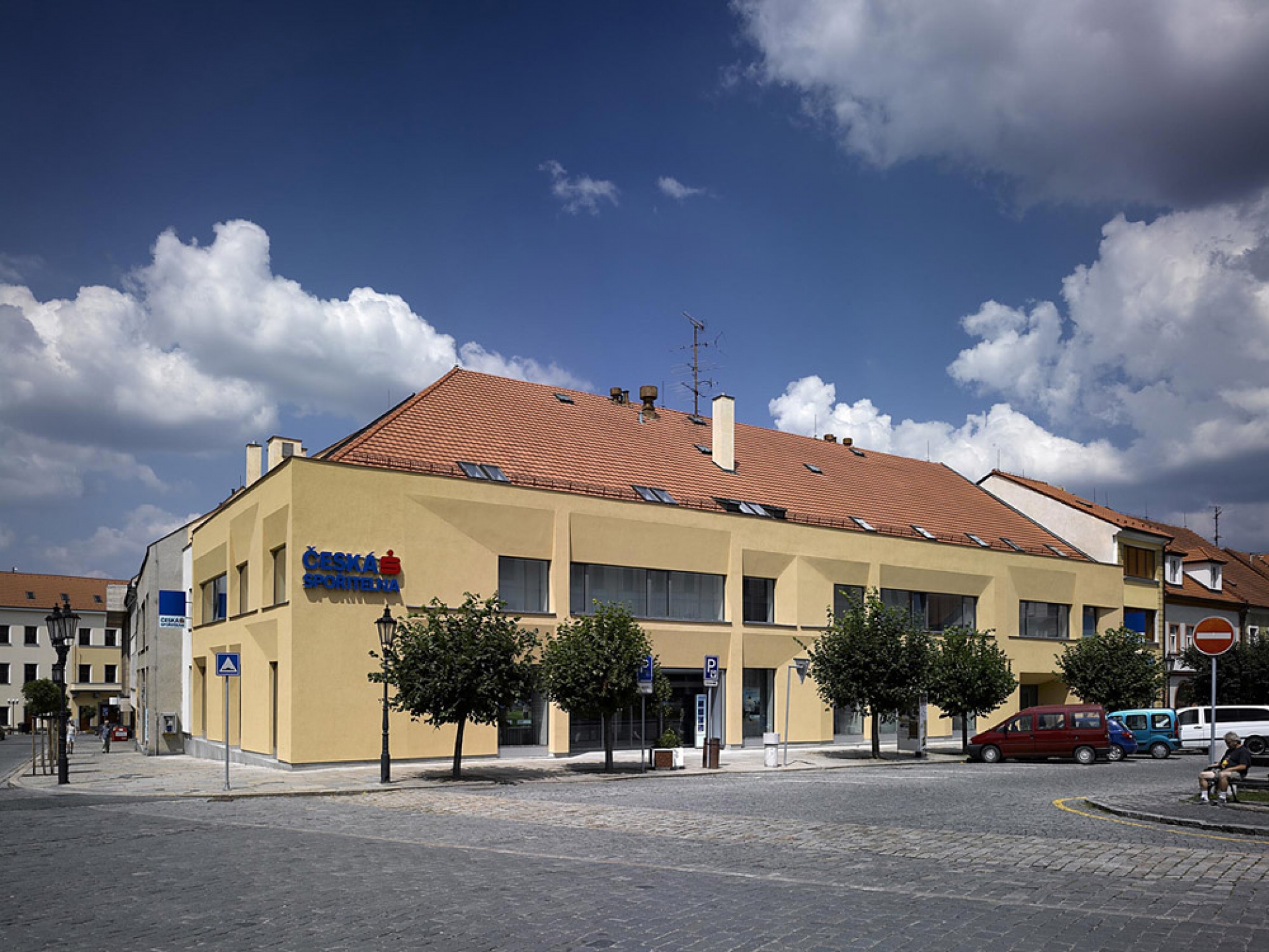 archiweb.cz - Rekonstrukce pobočky České spořitelny v Písku