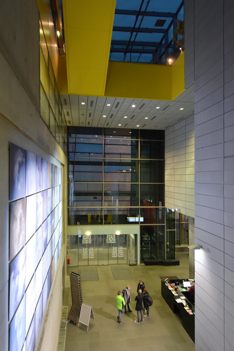 archiweb.cz - Ars Electronica Center - extension