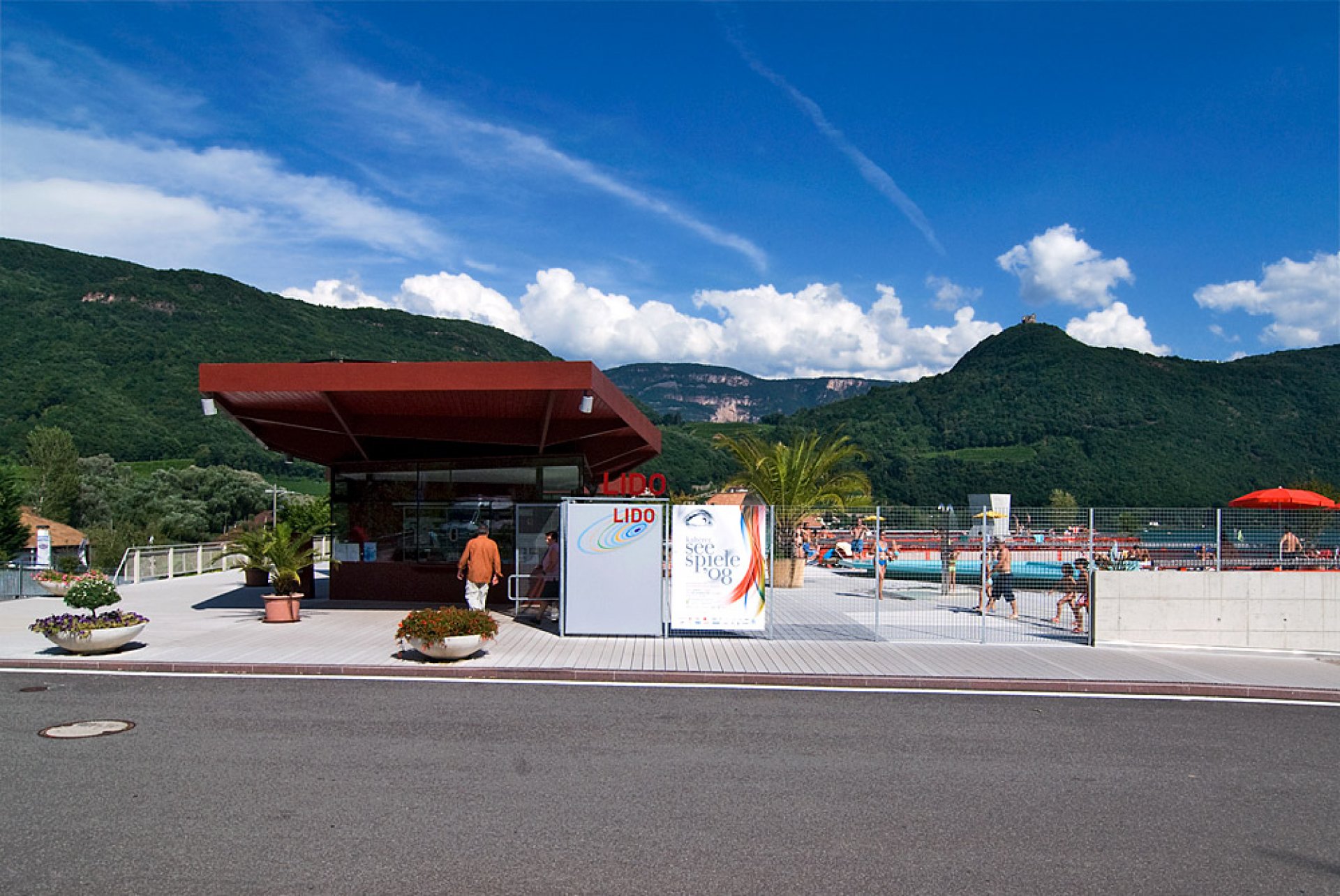 archiweb.cz - Lakeside bath Caldaro