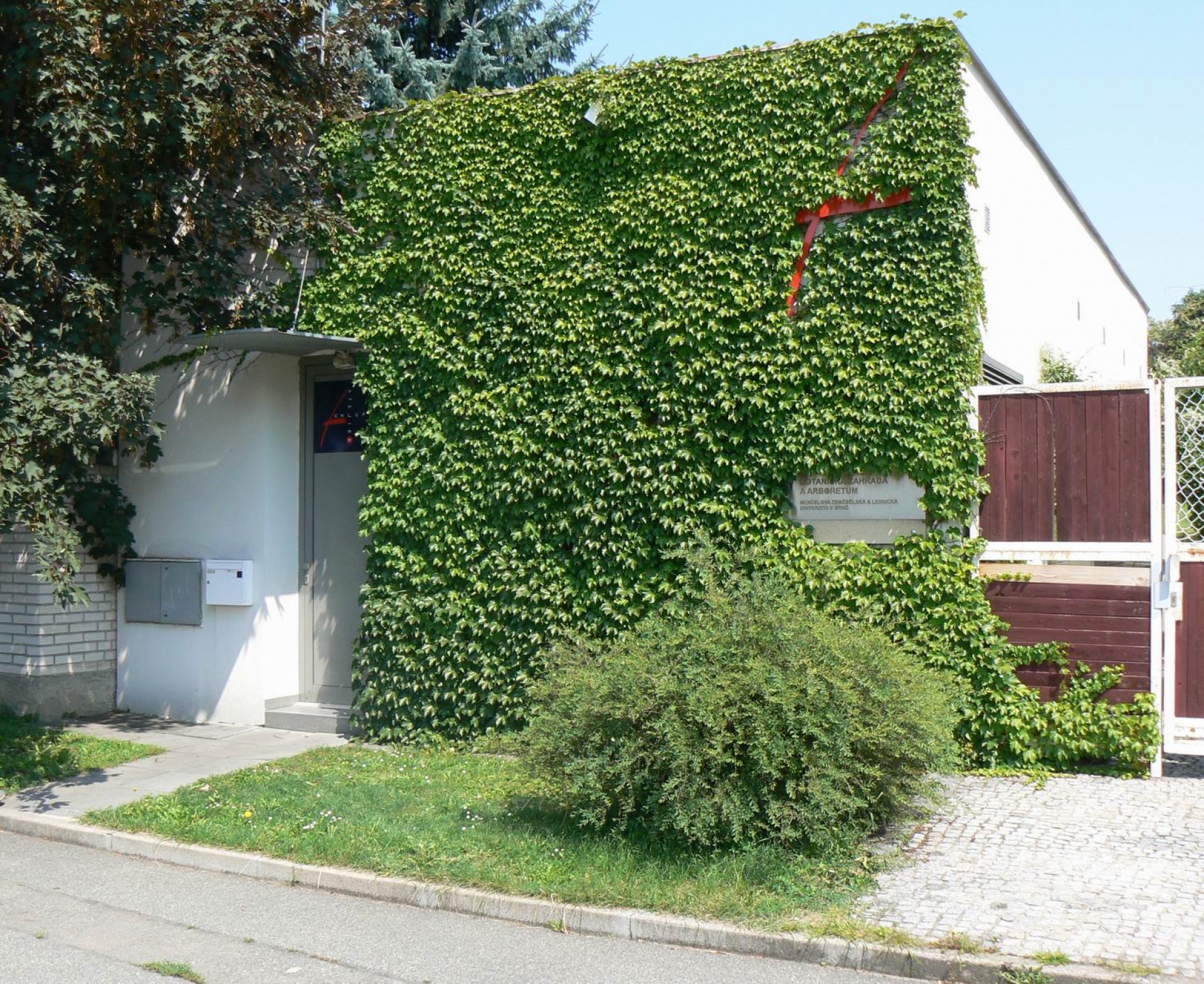 archiweb.cz - Budova projekční kanceláře Atelier Chlup