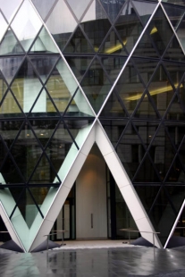 archiweb.cz - Swiss Re Headquarters