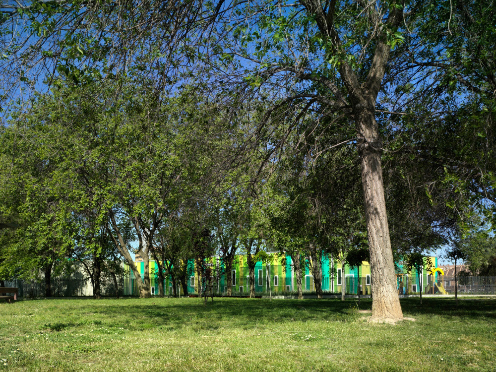 archiweb.cz - Školka v parku