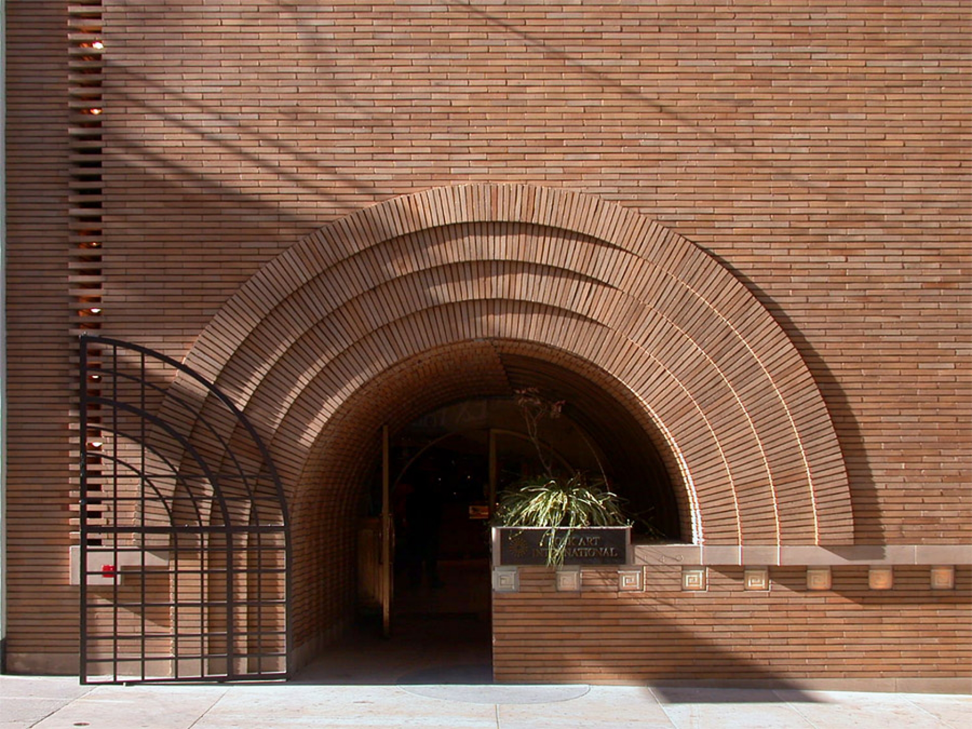 archiweb.cz - V. C. Morris Gift Shop