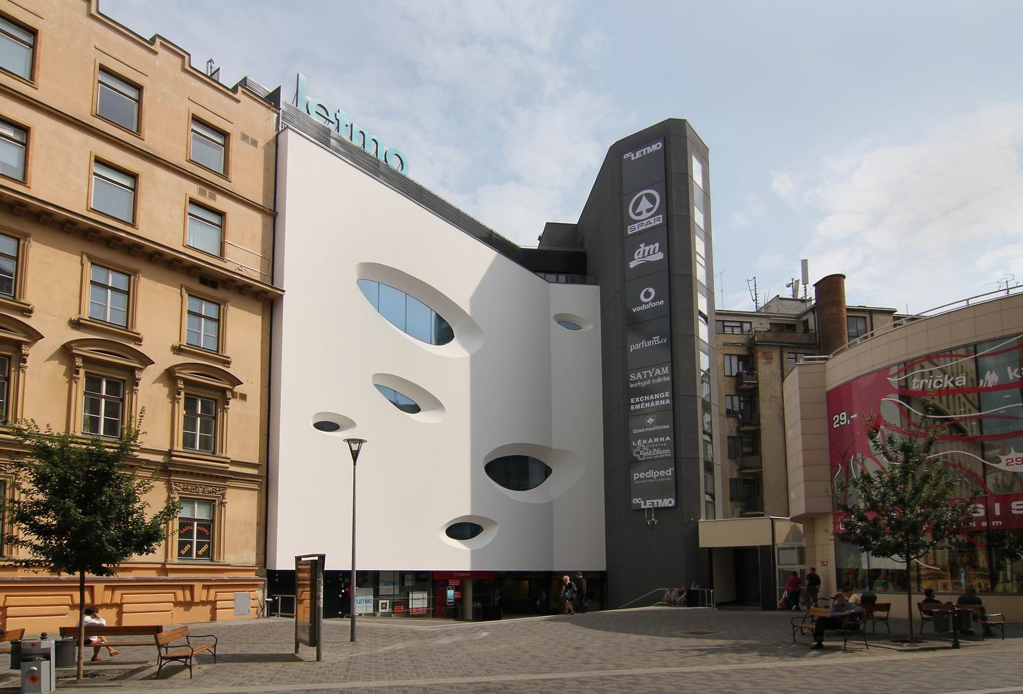 archiweb.cz - Obchodní centrum Letmo