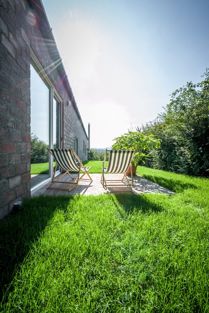 archiweb.cz - Dlouhý cihlový dům