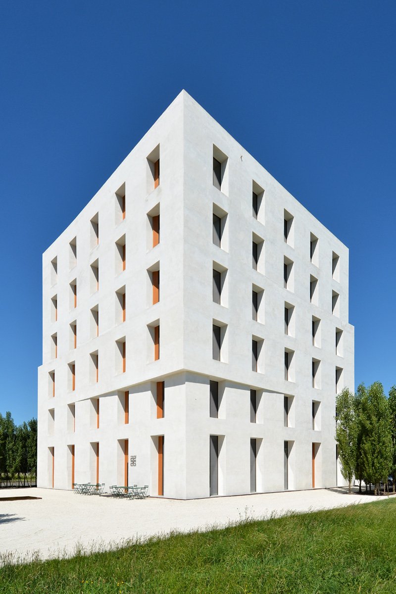 archiweb.cz - 2226 Office building
