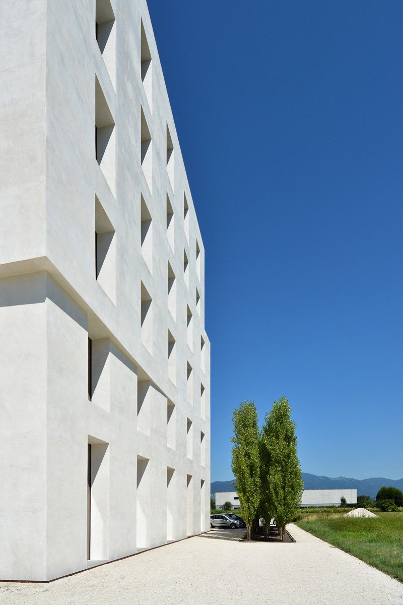 archiweb.cz - 2226 Office building