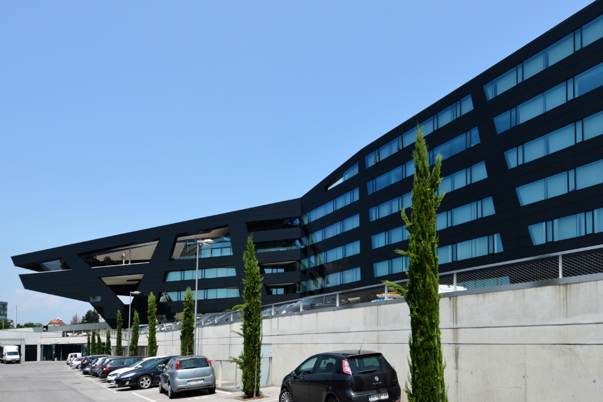 archiweb.cz - MP09 Headquarter