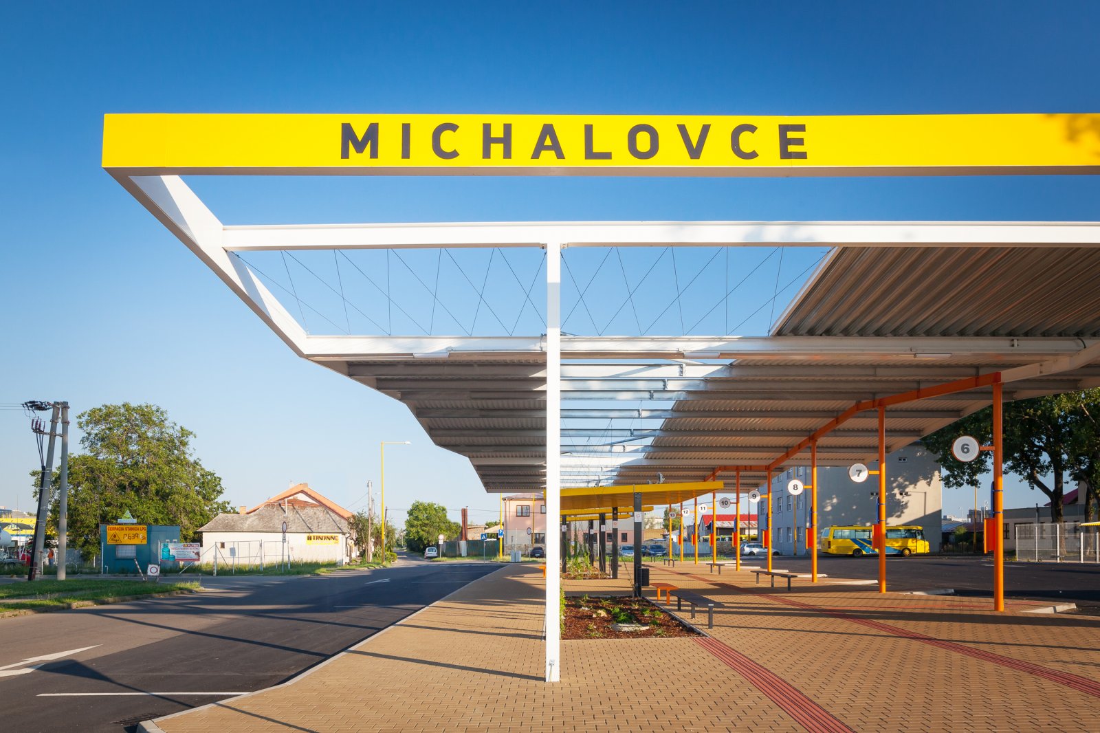 archiweb.cz - Nádraží Michalovce