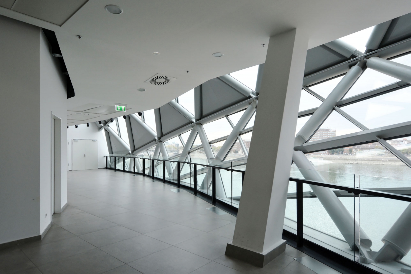 archiweb.cz - Multifunkční centrum CET