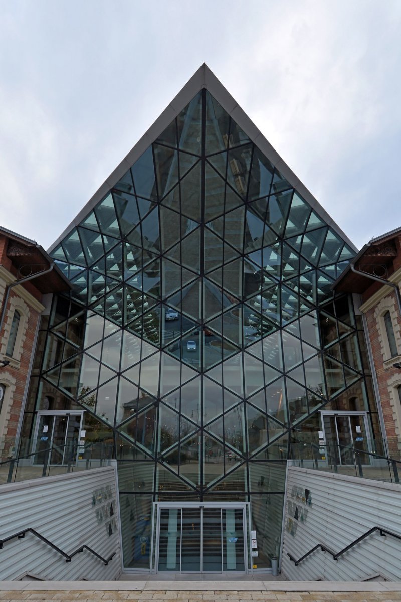 archiweb.cz - Multifunkční centrum CET