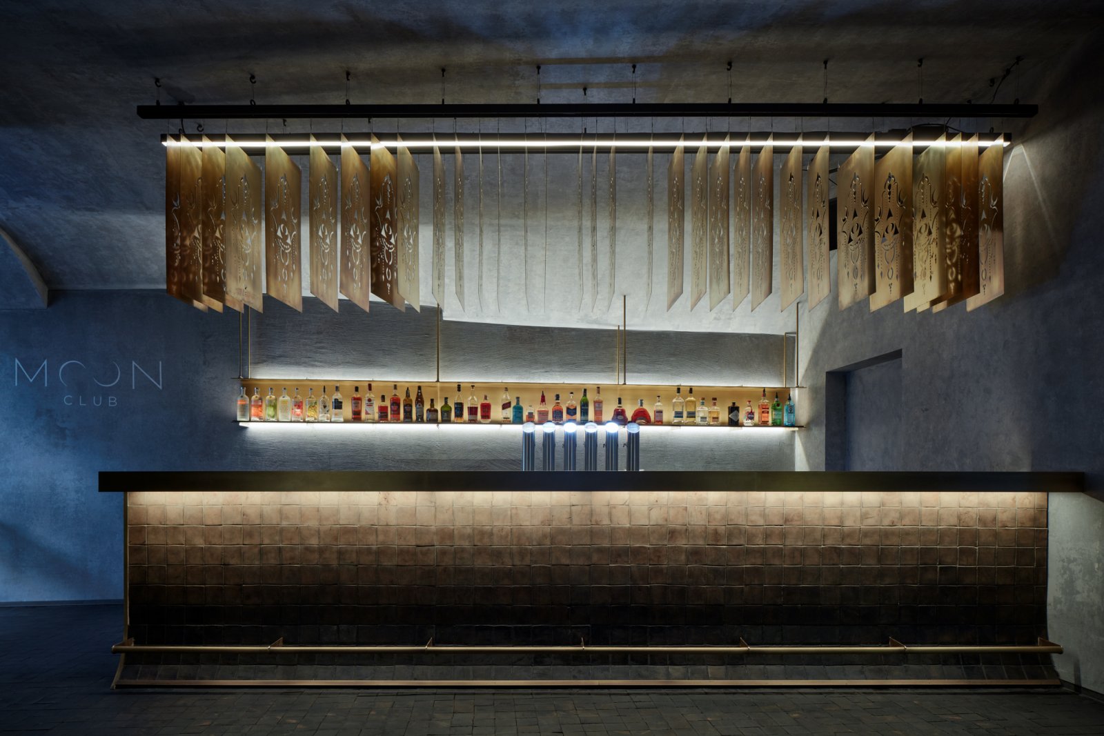 archiweb.cz - Moon Club