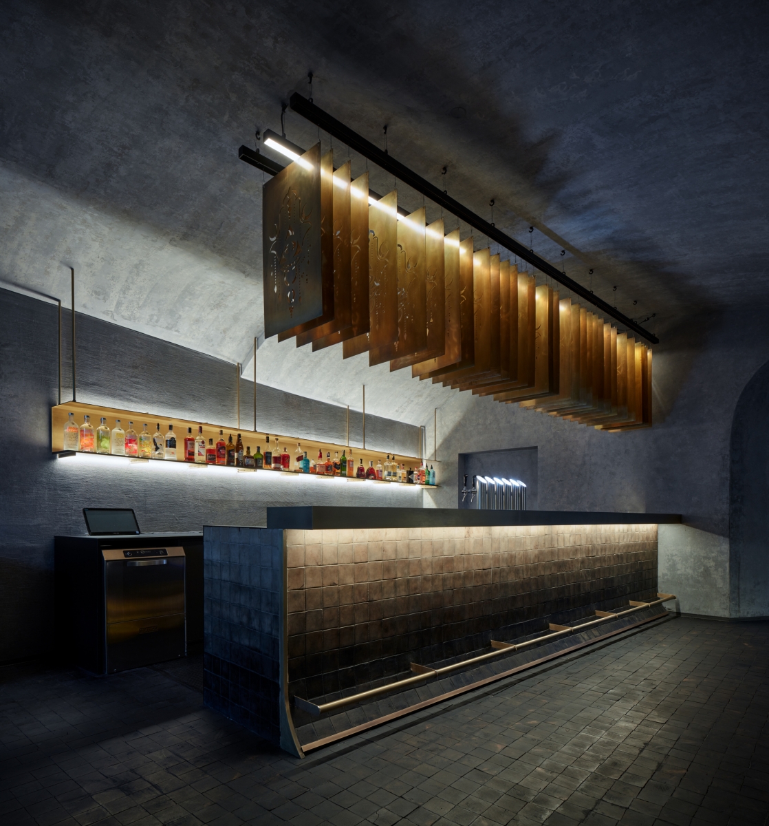 archiweb.cz - Moon Club