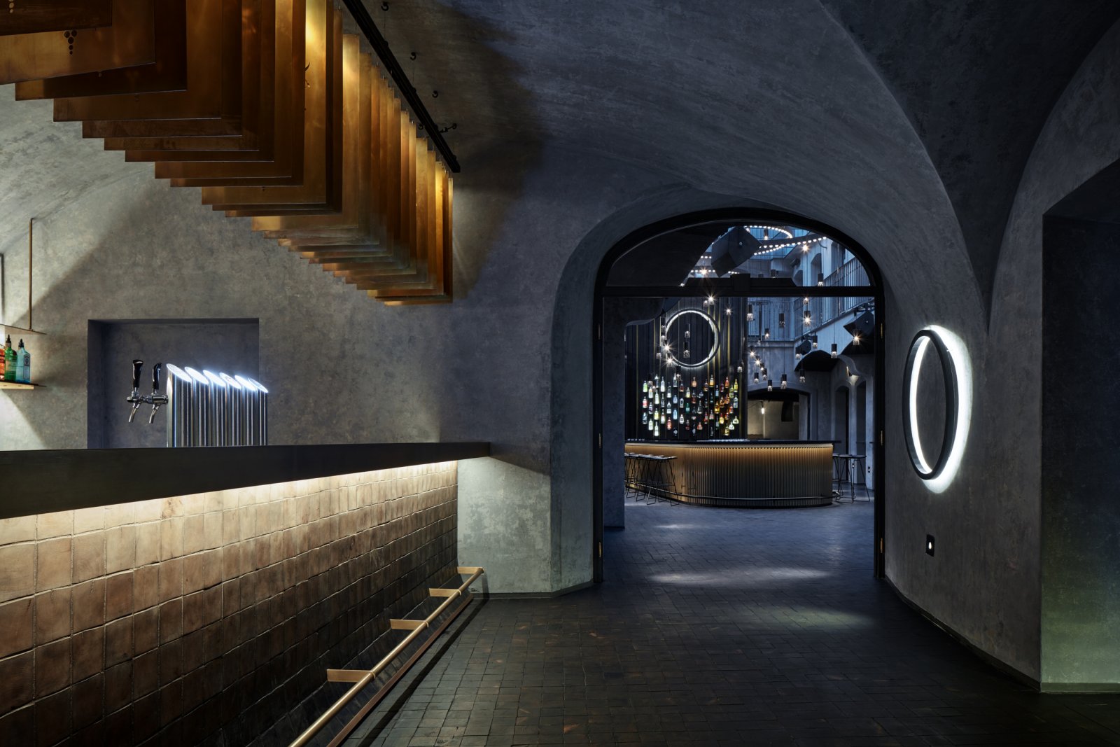 archiweb.cz - Moon Club