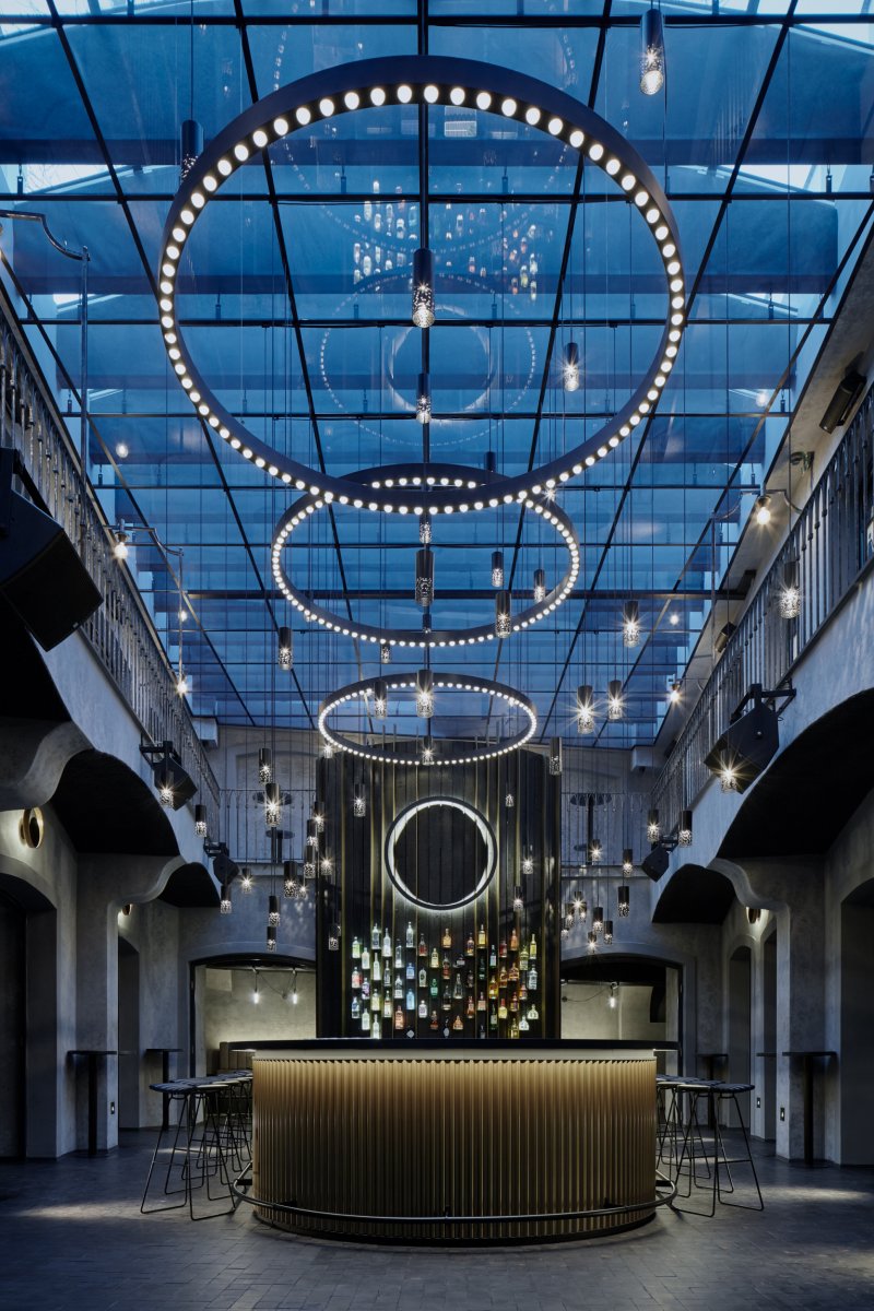 archiweb.cz - Moon Club