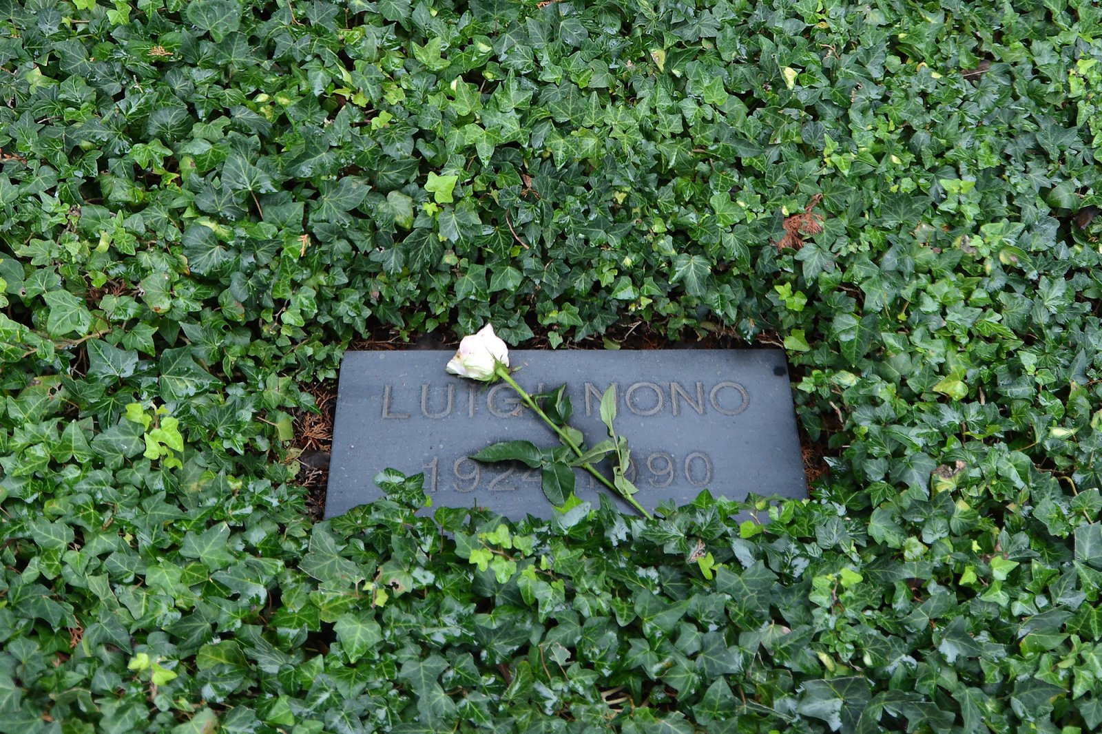 archiweb.cz - Grave of Composer Luigi Nono