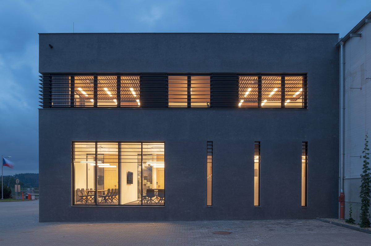 archiweb.cz - Administrativní a provozní zázemí společnosti LANIK