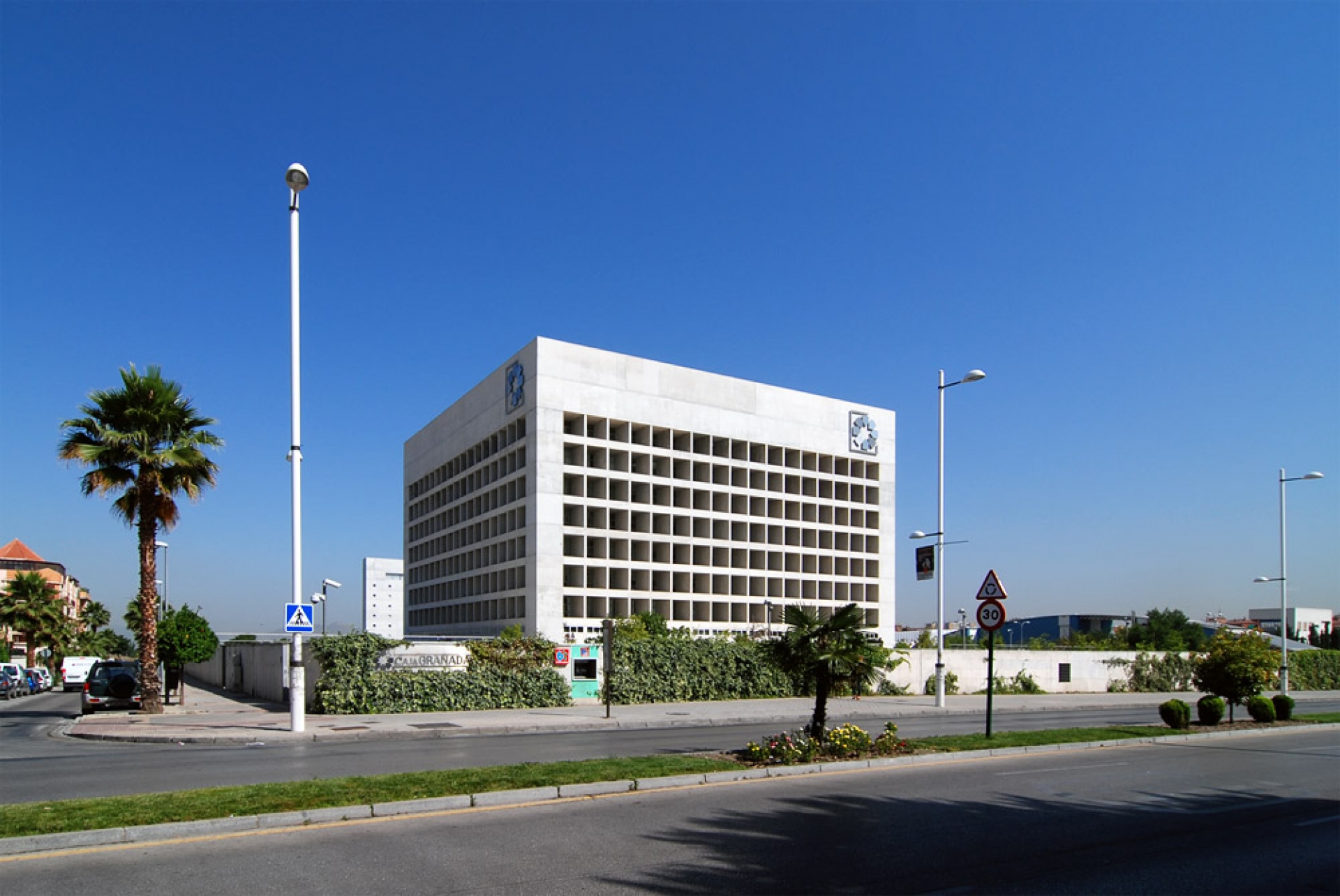 archiweb.cz - Caja General Granada