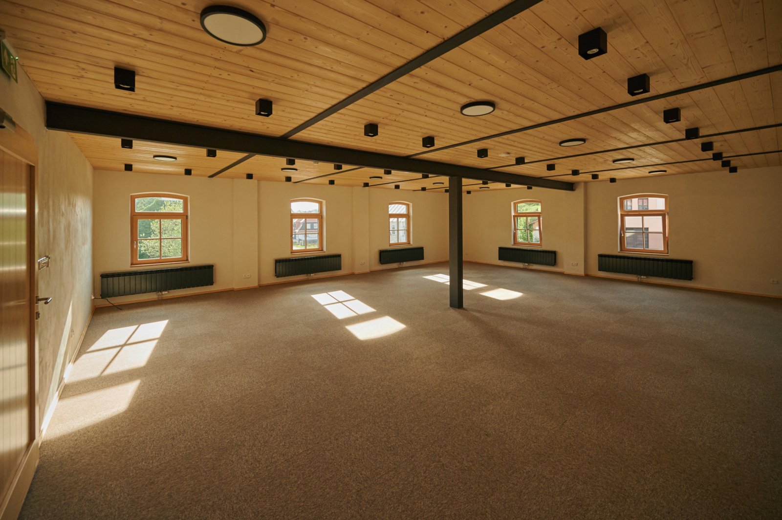 archiweb.cz - Konverze sklářské haly v Josefově Dole – Huť Marie