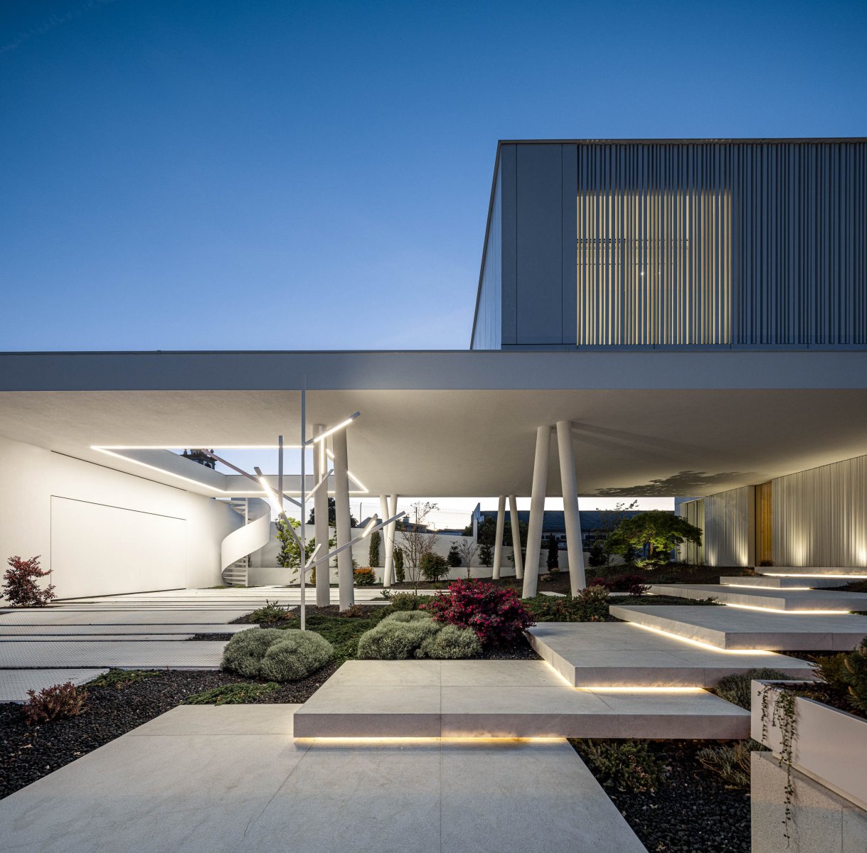 archiweb.cz - RiscoWhite