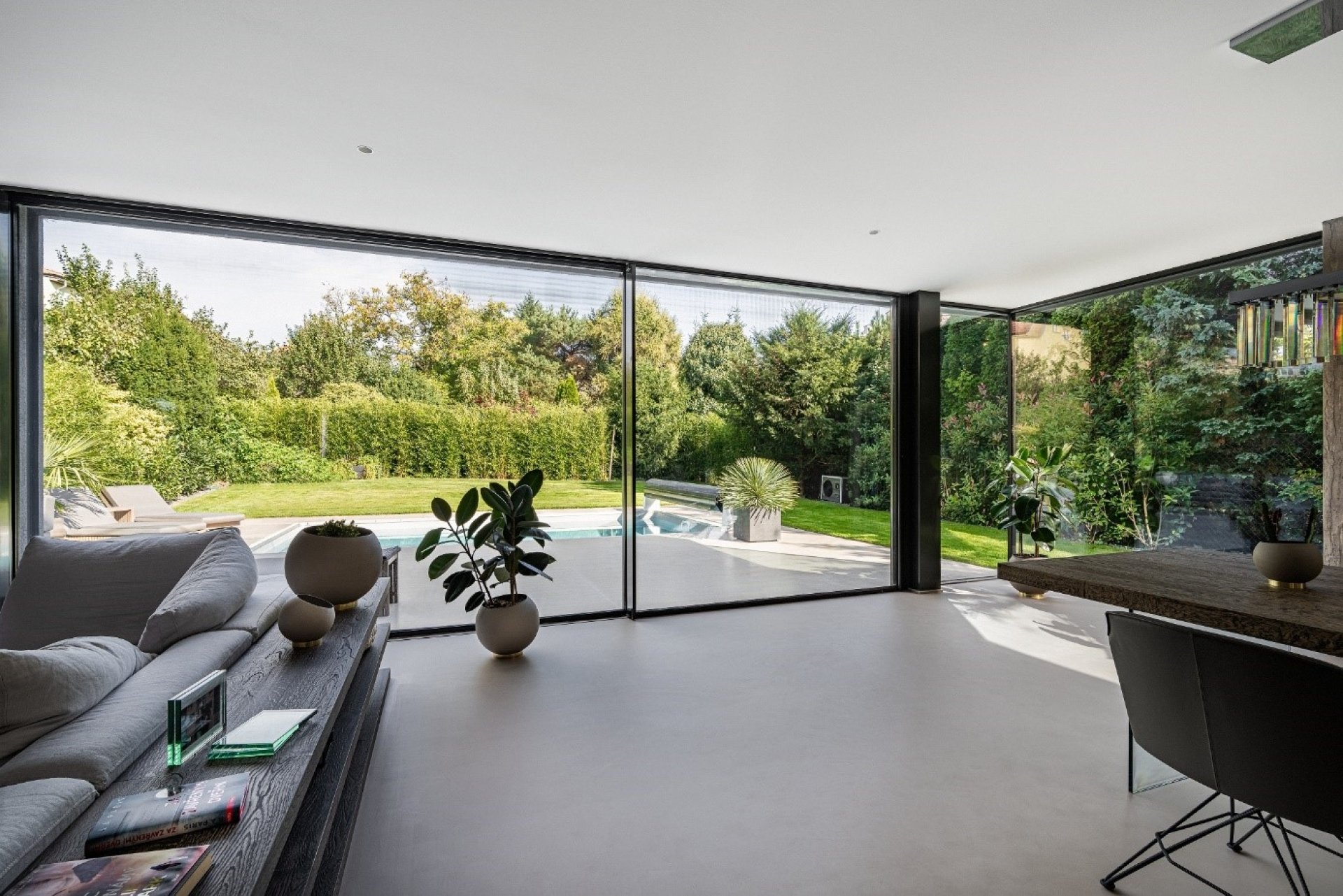 archiweb.cz - Ultra Slim Panoramic Sliding Wall