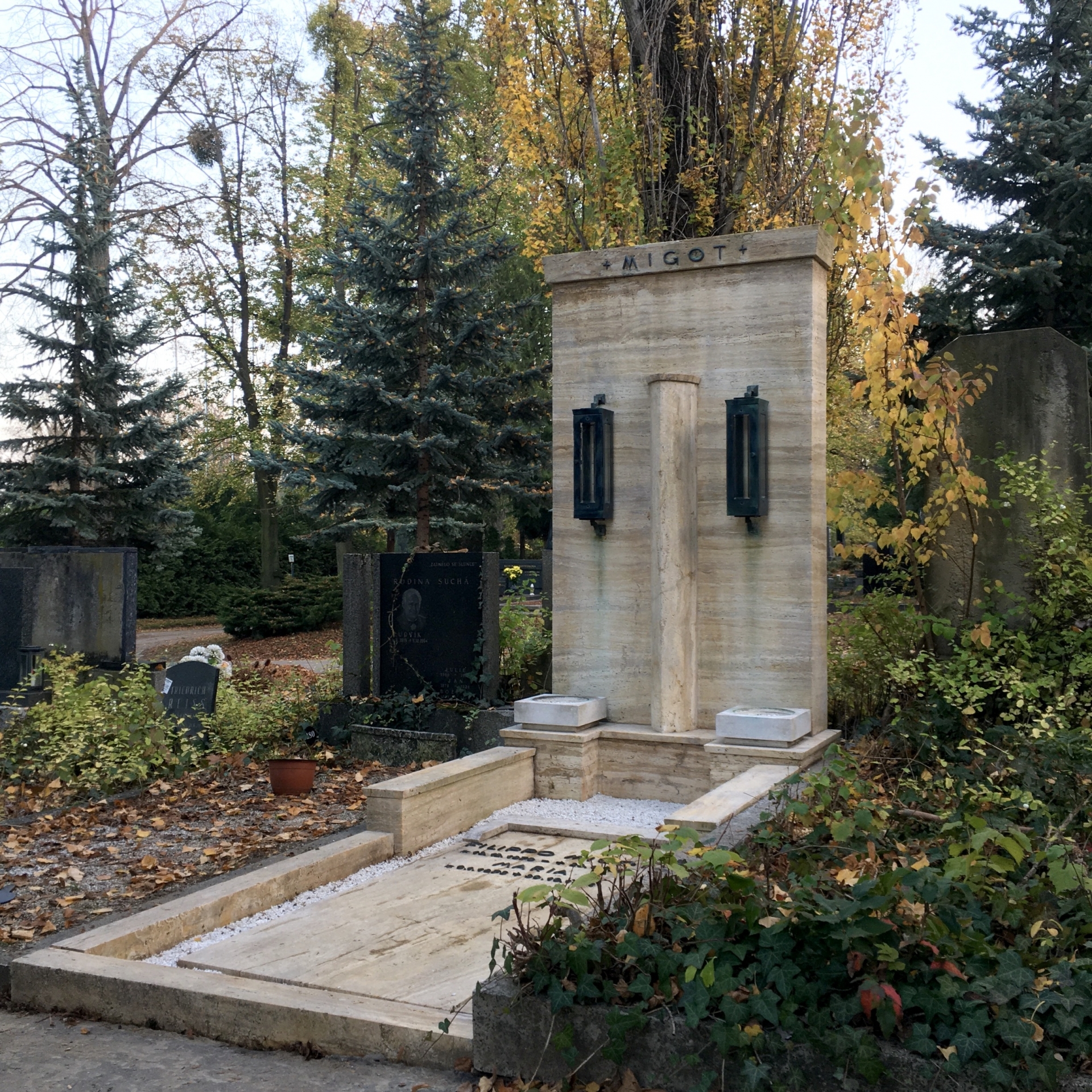archiweb.cz - Restoration of the Migot Family Tombstone
